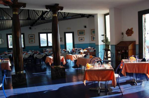 Resort La Francesca, sul mare di Bonassola l'incanto delle Cinque Terre